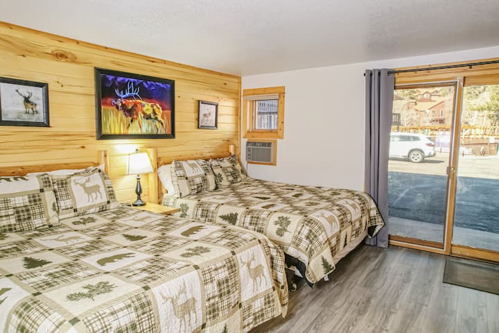 Spacious Lower-level Hotel Room With Views 108-110 - Estes Park, CO