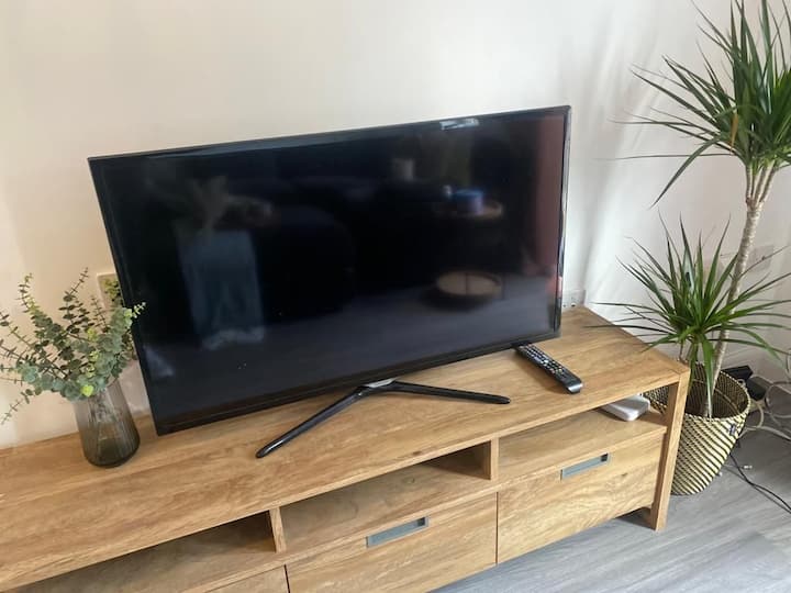 2 Bedroom House In Cardiff With Free Parking. - Cardiff