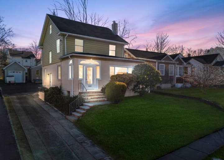1700sq Ft Spacious Home-park & Downtown 5 Min Walk - Splash Pad, Clifton