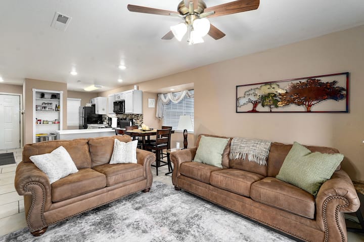 Ozark Mtn View Condo Resort-in/outdoor Family Fun - Branson West, MO