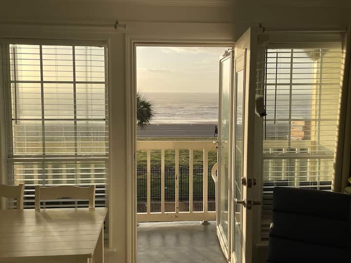 Ocean Front Condo Hot Tub Pool - Shoreline Stays 3 - Galveston