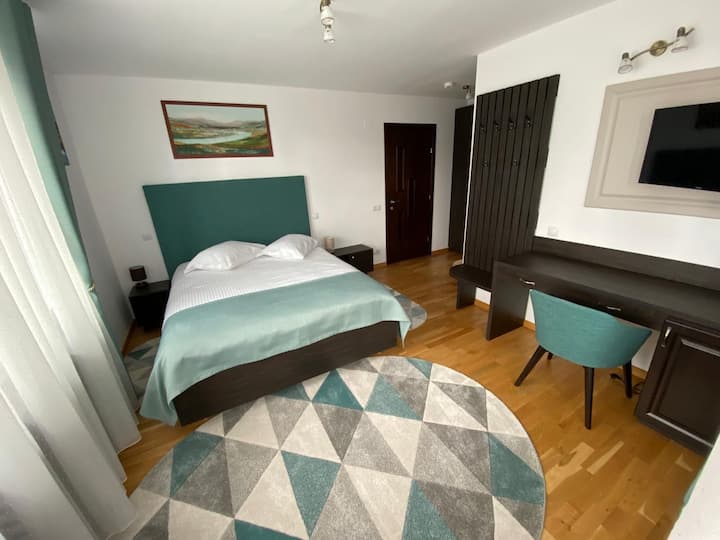 Portocaliu Nr.6 - Bușteni