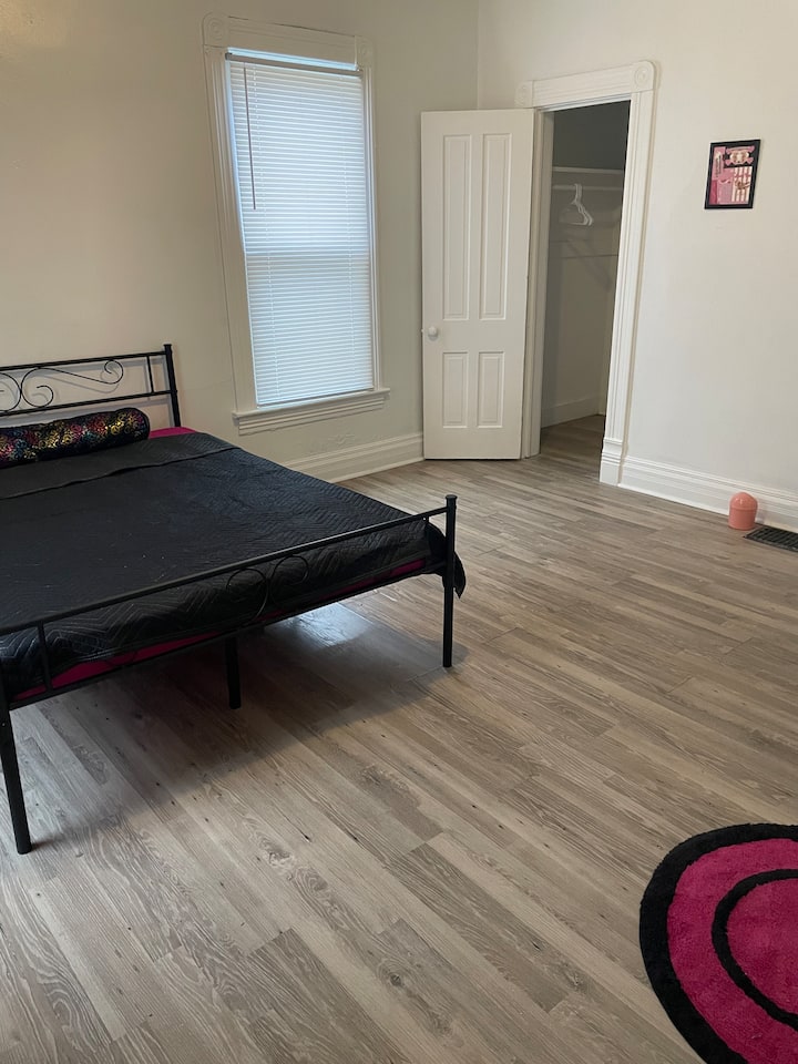50 Shades Of Pink Palace -