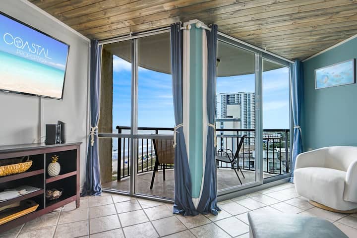 Stylish Escape Oceanview Suite @ Meridian Plaza! - Myrtle Beach, SC