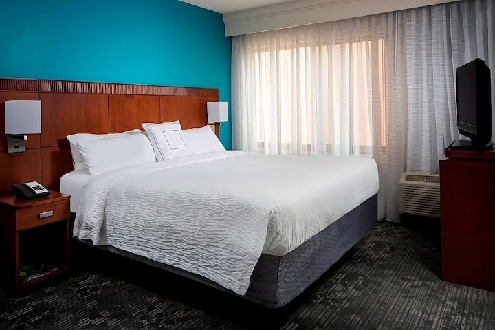 Explore Roca Baton! Pet-friendly, Parking, Pool! - Boca Raton, FL