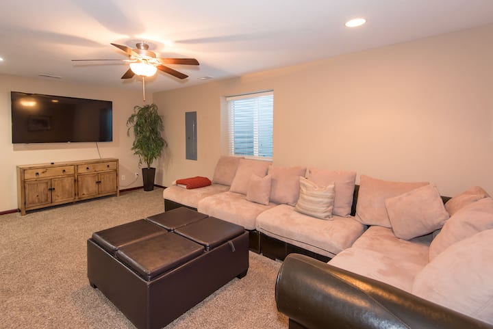 Spacious & Homely Family Retreat - Des Moines