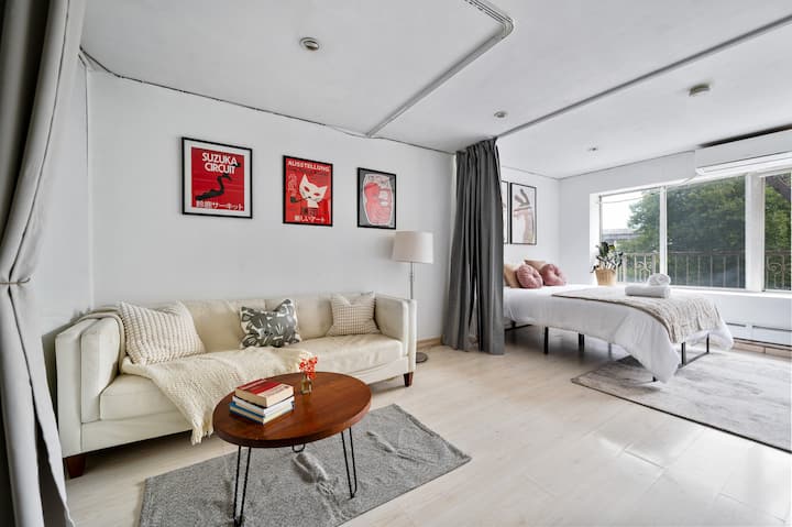 Modern Sun Filled Chinatown 2 Br With A Tub! - Brooklyn, NY