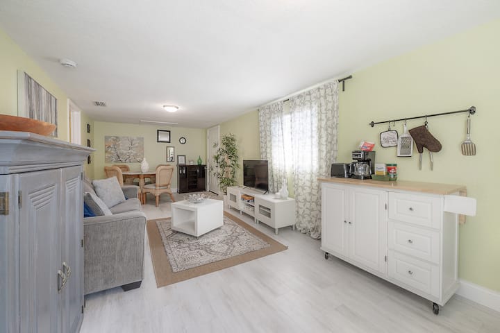 2 Br Guest Home In Central Tampa - Tampa, FL