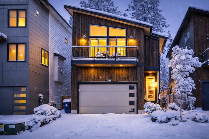 Modern Home Close To Old Mill | Hot Tub! | 6 Bikes - Bend, OR