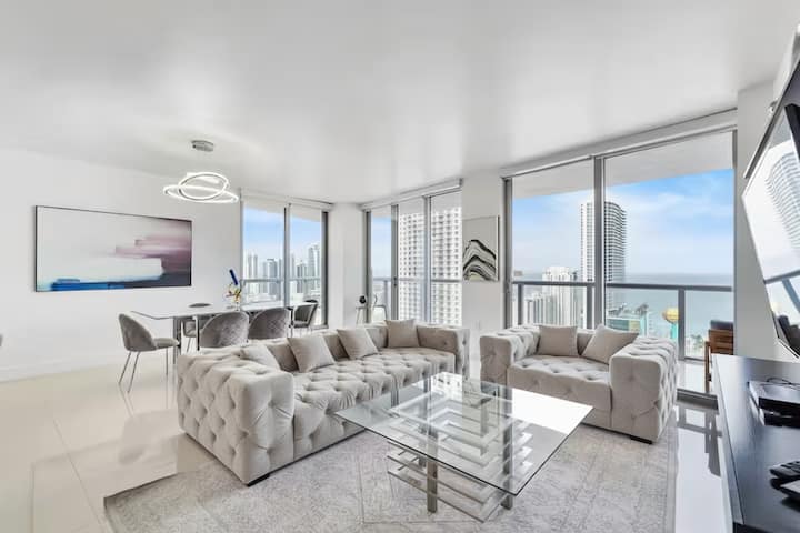 Ocean-view Luxury Oasis 𝙗𝙮 𝙎𝙏𝘼𝙔 𝙏𝙊𝘿𝘼𝙔 - Hallandale Beach, FL