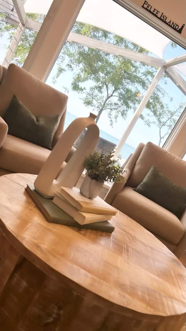 Private Beach, Lakefront & Harbour Views - Leamington