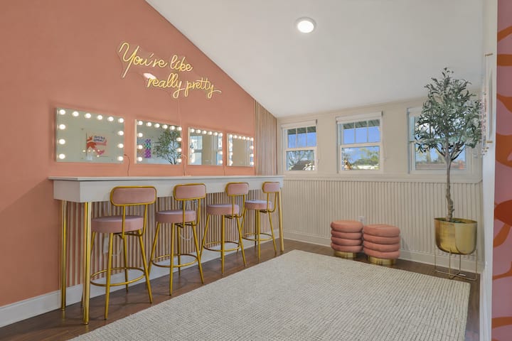 Nash Bash Glam House W/ Hot Tub | Sleeps 12 - Nashville, TN