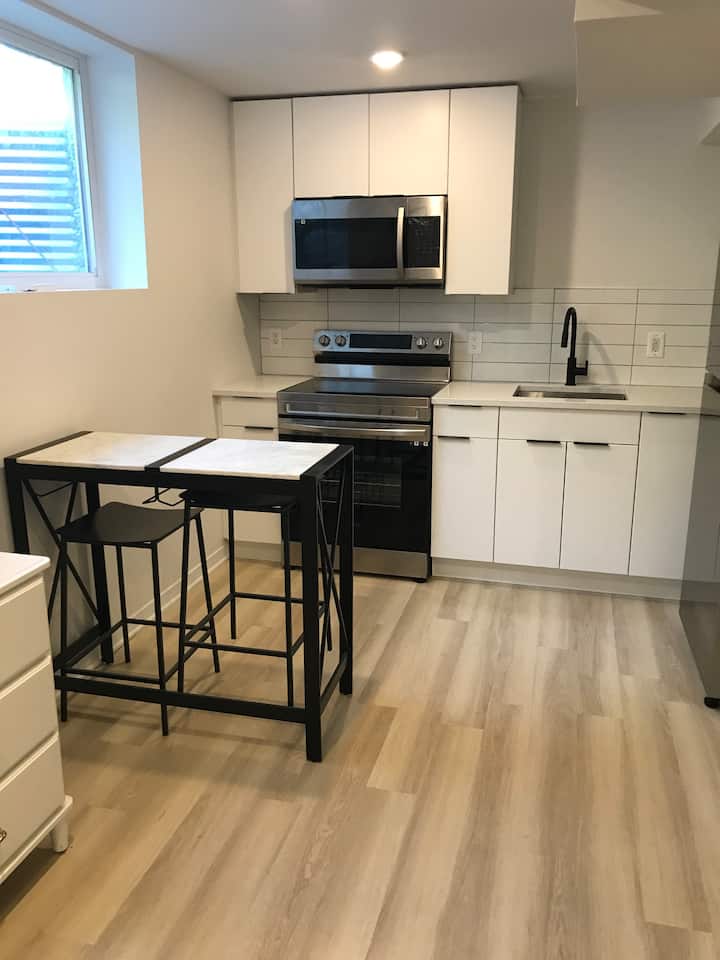 Studio In Quiet Neighbourhood - Ottawa