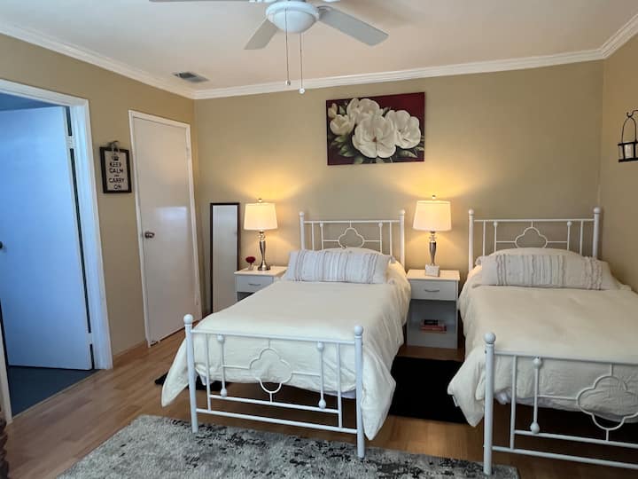 Private Bedroom And Bathroom In Law Unit ! - Redwood City, CA