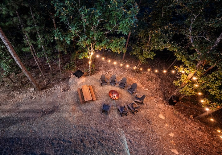 Luxury Escape | Hot Tub, Deck Views & Pool Table - Oklahoma