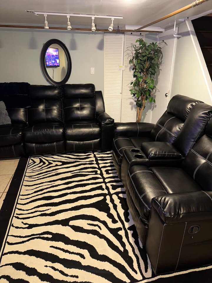 Hip & Fit Style Apartment! - Bethpage State Park, Farmingdale