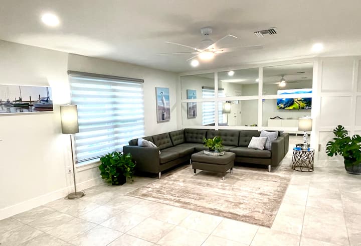 Tropical Luxurious Master Suite 7 Min To The Beach - Venice Beach, FL