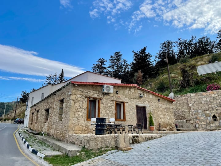 Kuzey Kıbrıs, Tatlısu'da Manzaralı Taş Ev - Nordzypern
