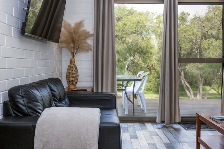 Emu Beach Double Sofa Chalets - Albany