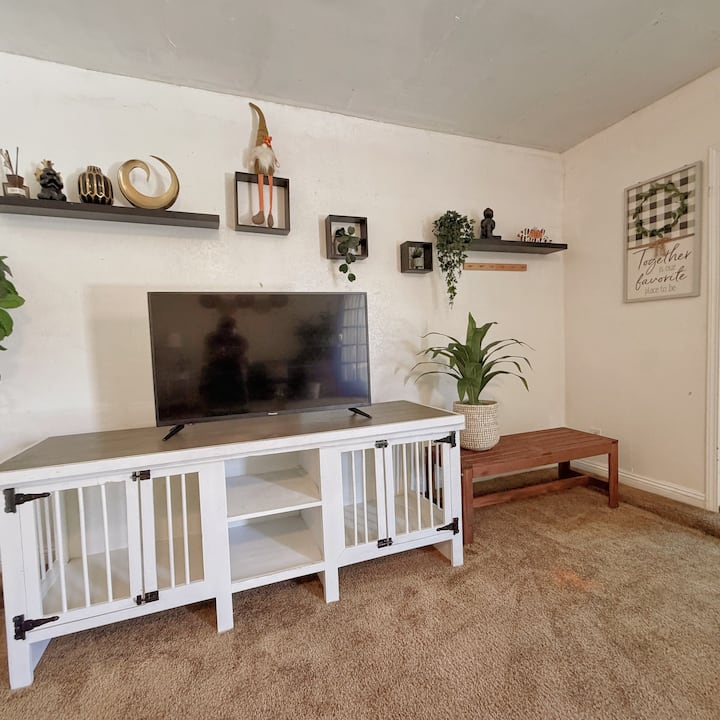 Detached Back House Free Parking - Azusa, CA