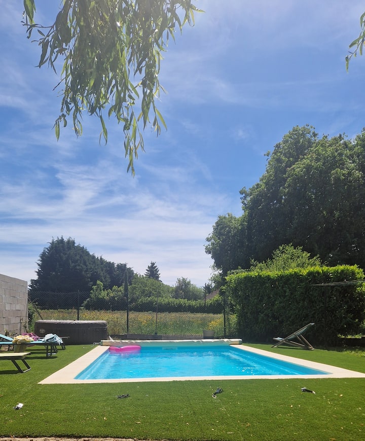 O'clos Du Berry, Gîte Avec Piscine Centre France - France