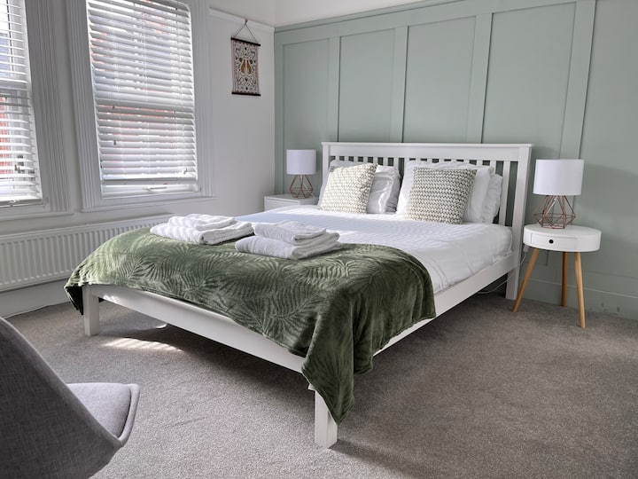 Stylish Caversham Town-house Free Parking & Garden - Reading