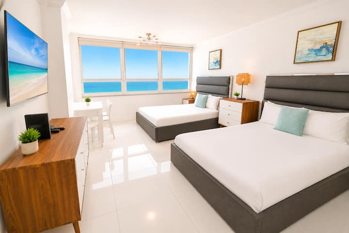 Remodeled Oceanview Studio | Pool, Gym + Valet - Miami Beach, FL