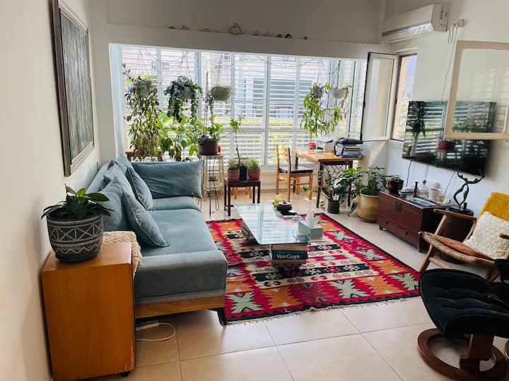 The Tour Guide's Apartment - Tel Aviv Ben Gurion Airport (TLV)