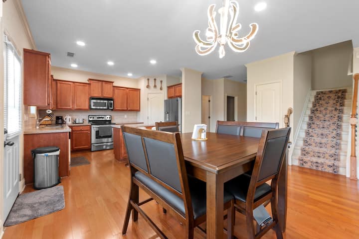 Family Retreat: Cozy And Safe - Suwanee, GA