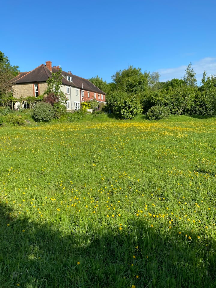 4 Bed Victorian Cottage, With Summer House - Warminster