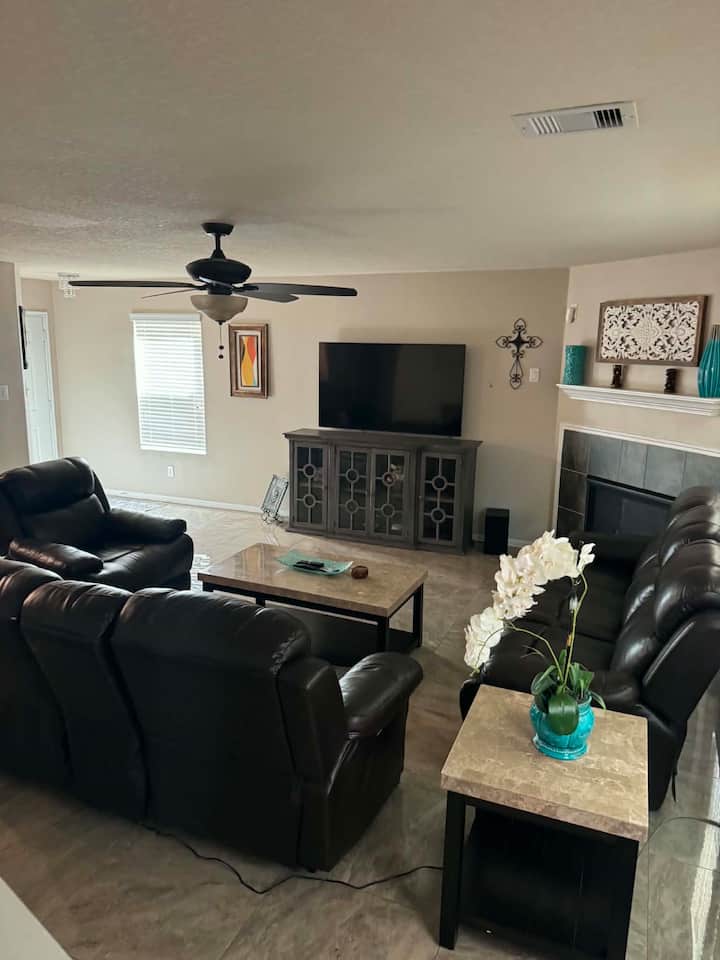 4 Br Family Home,<13min Iah Airport/civic Center! - Humble, TX