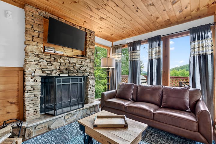 View For Days, Hot Tub, Fireplace, Firepit, Games - Gatlinburg, TN