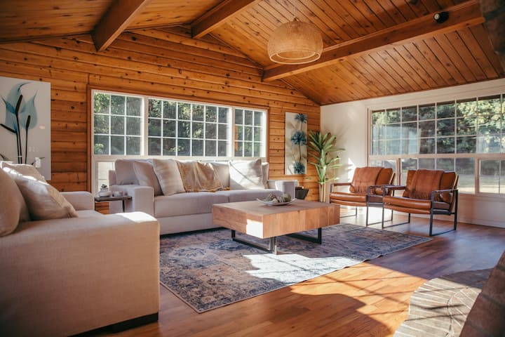 Forest Edge Escape-cedar Retreat - Vancouver Island