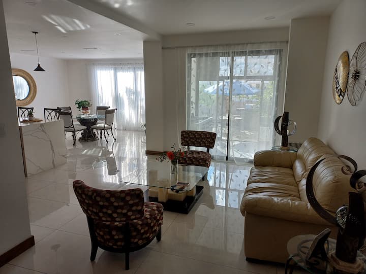 Casa En Valle Escondido: Bosque Real, Chihuahua - Chihuahua