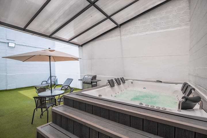 Luxury House • Jacuzzi • Near Stadium & Laureles - Medellín