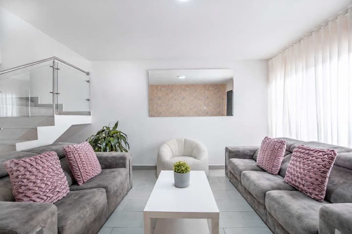 Luxury House • Jacuzzi • Near Stadium & Laureles - Medellín