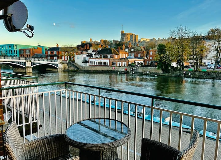 Stunning, Castleview, Riverside, Modern Townhouse - Windsor