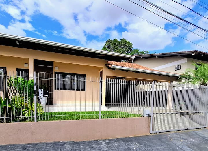 Casa Grande Bonita E Confortável No Melhor Bairro - Blumenau