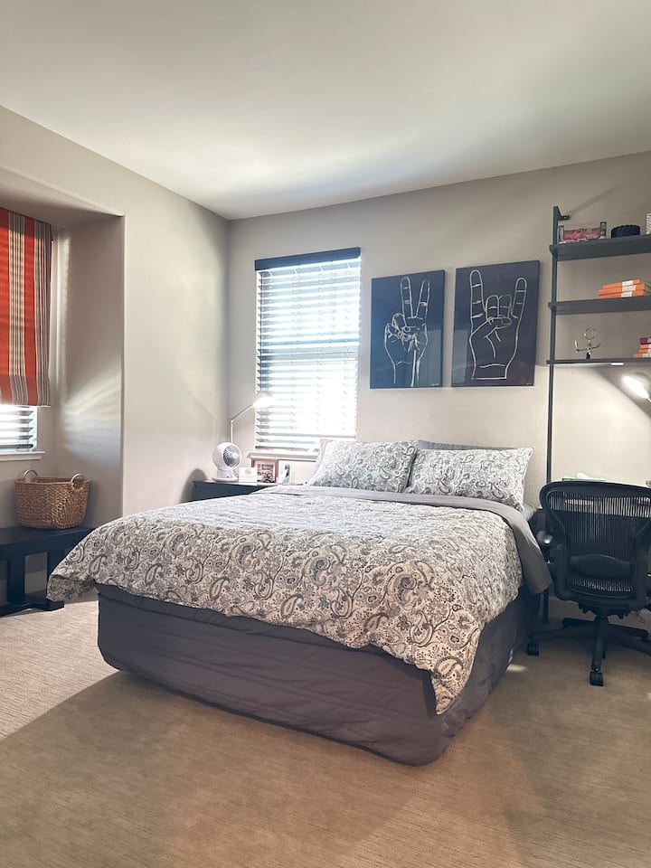 Guest Bedroom 2 With Private Bathroom - Tracy, CA