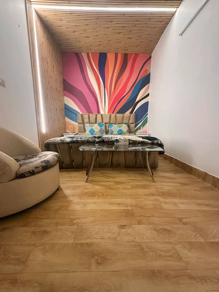 Enjoy Your Time Near Delhi Metro 24x7 Water - Delhi, India