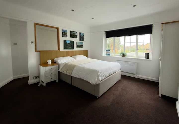 Family One Bedroom Flat With Private Kitchen - Surbiton