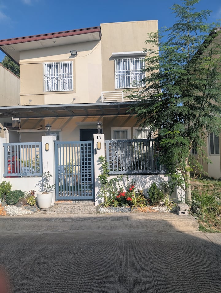 Gen. Trias Entire House 3 Bedrooms Airconditioned - Cavite City