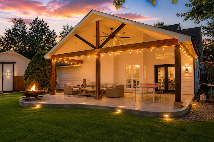 Luxury Spa Suite W/ Fireplace & Disc Golf, 5 Beds! - Tulsa, OK