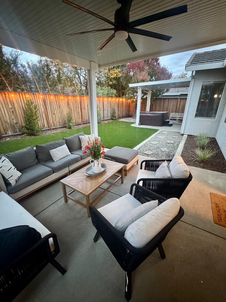 Relax & Recharge: Hot Tub, Outdoor Tv+private Yard - Rocklin, CA