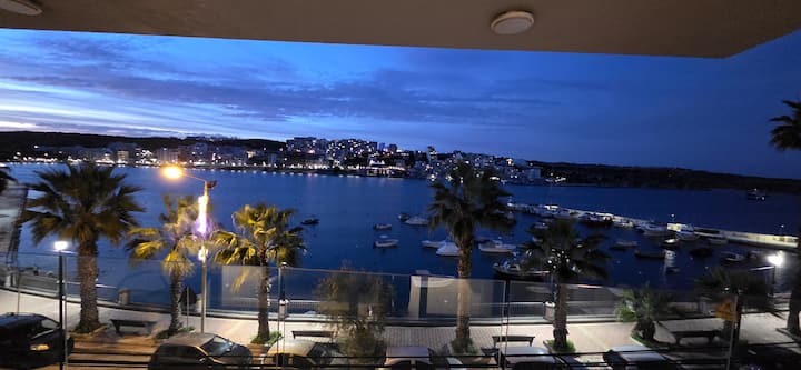 Mediterranean Bliss - Located Right On Waters Edge - Malta