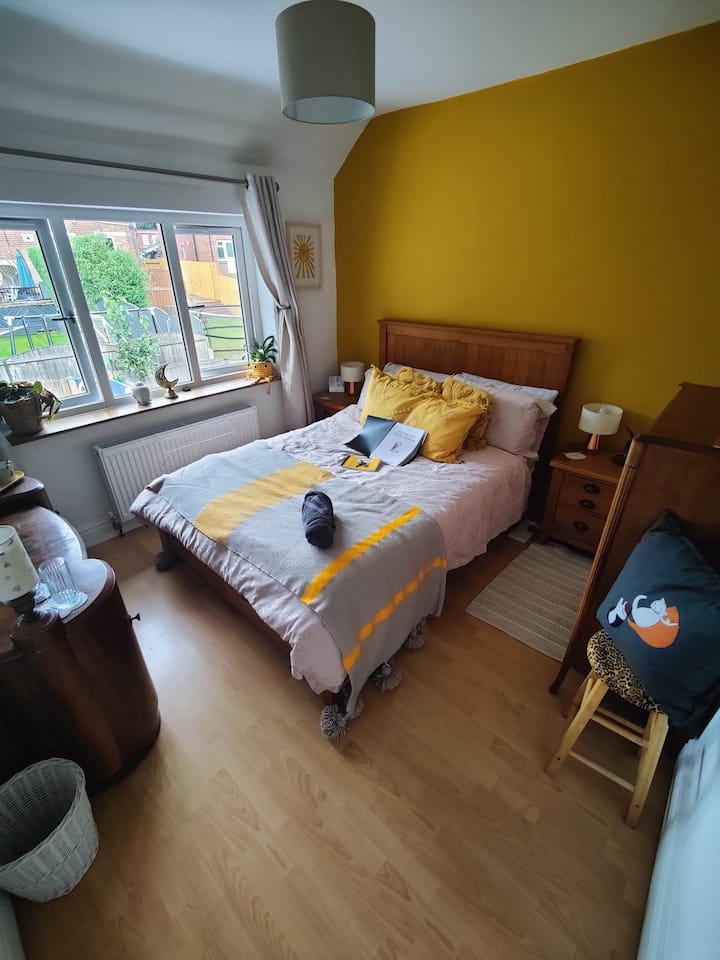 Casa De Los Gatos, Nr Headingley Cricket Ground - Leeds