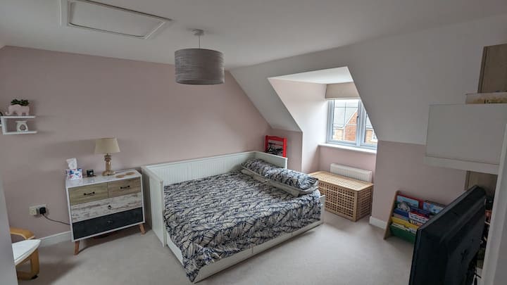 Two Bedrooms In Family Home, Farnham Centre - Farnham