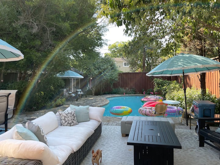 The Bungalow: A Walkable Gem With Outdoor Oasis! - Dallas, TX