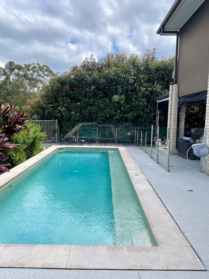 Centrally Located Hilltop House - Gold Coast