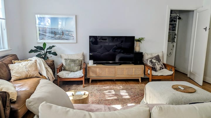 Relaxed Art Deco Stay In Bondi's Quiet Quarter - Bondi Beach